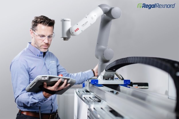 Regal Rexnord and ABB Robotics collaborate on cobot 7th axes ...